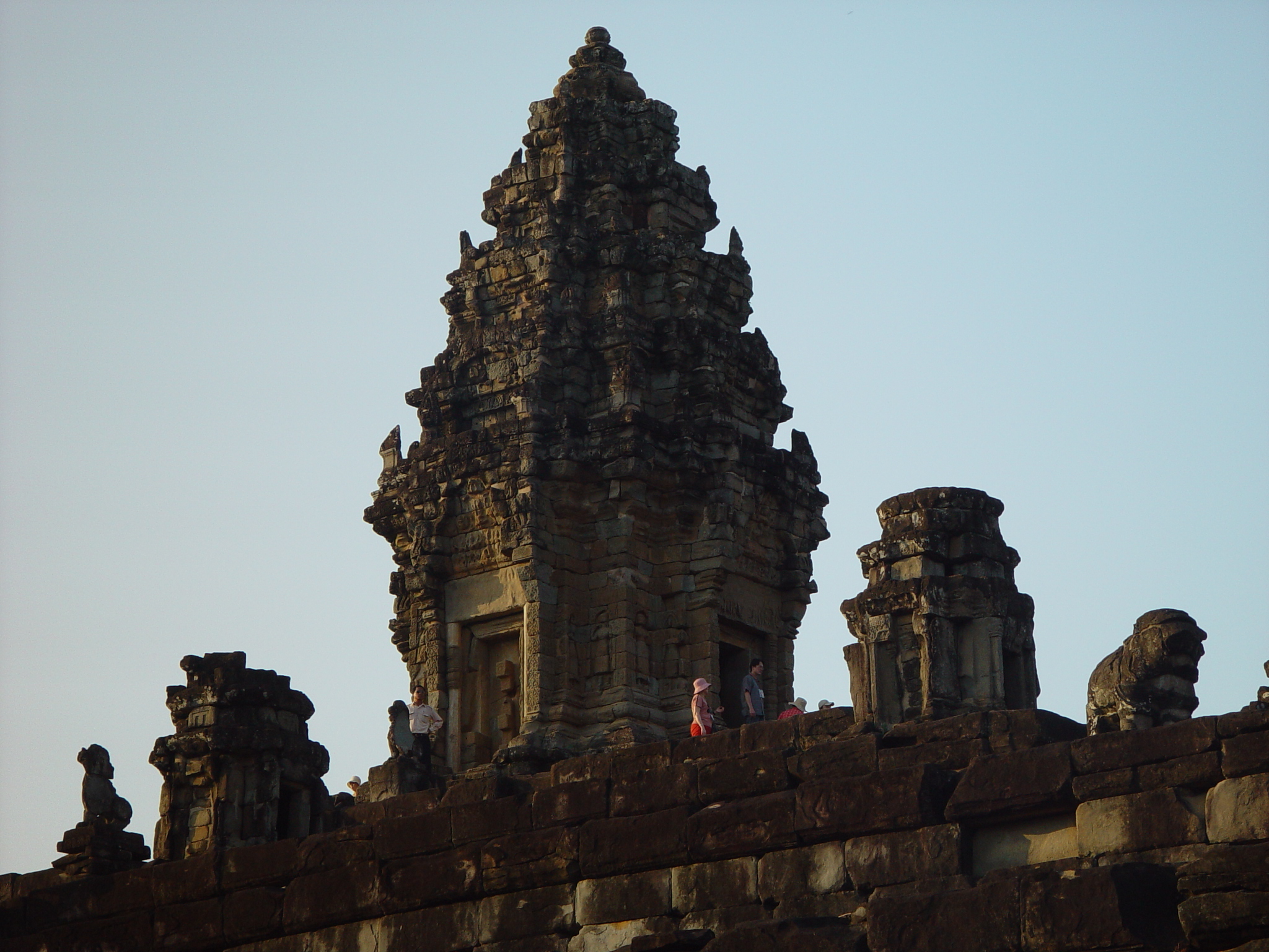 2006年1月29日01 Main tower of Bakong.jpg01 Main tower of Bakong.jpg