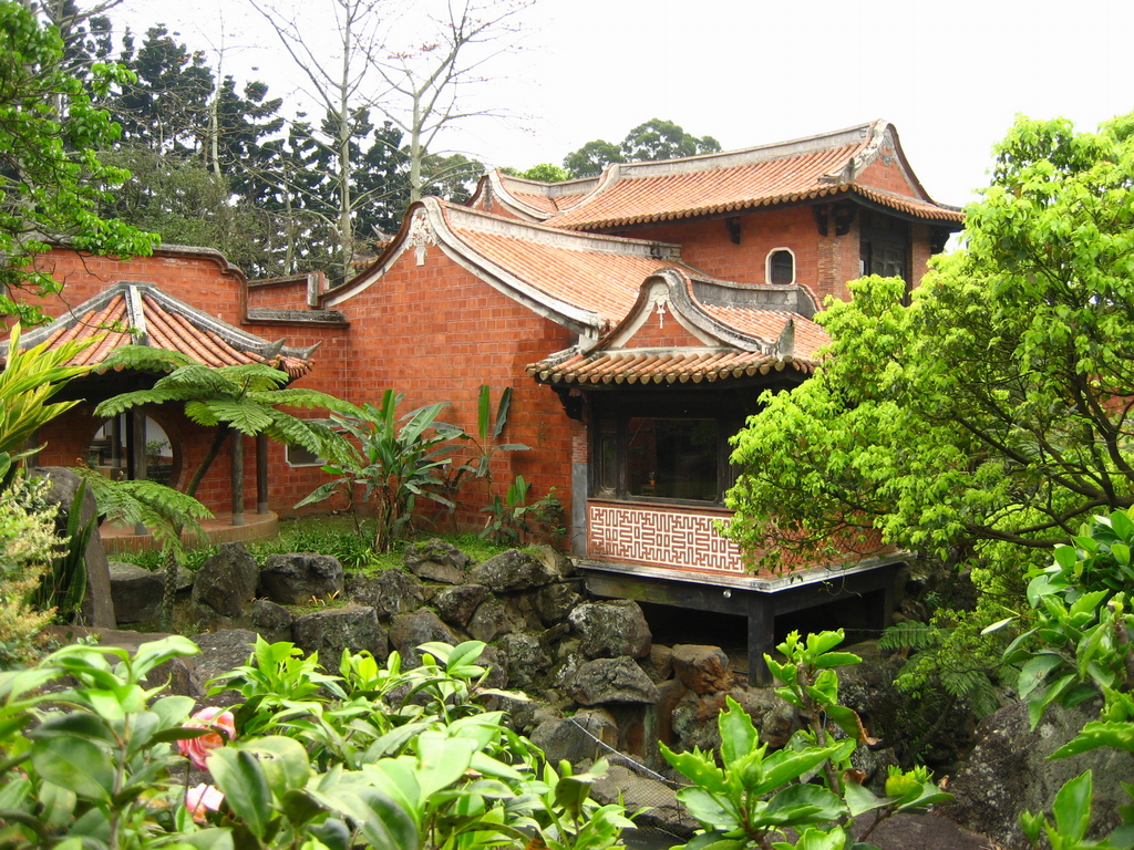 01-Classical and pretty red buildings